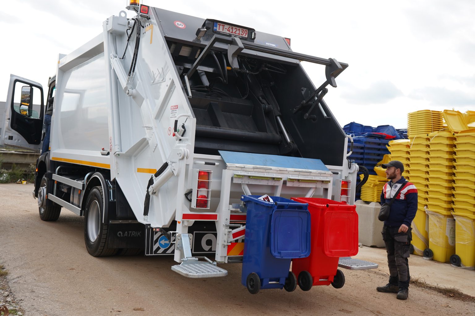 Delivery of a Specialized Vehicle for the Collection of Sorted Waste in ...